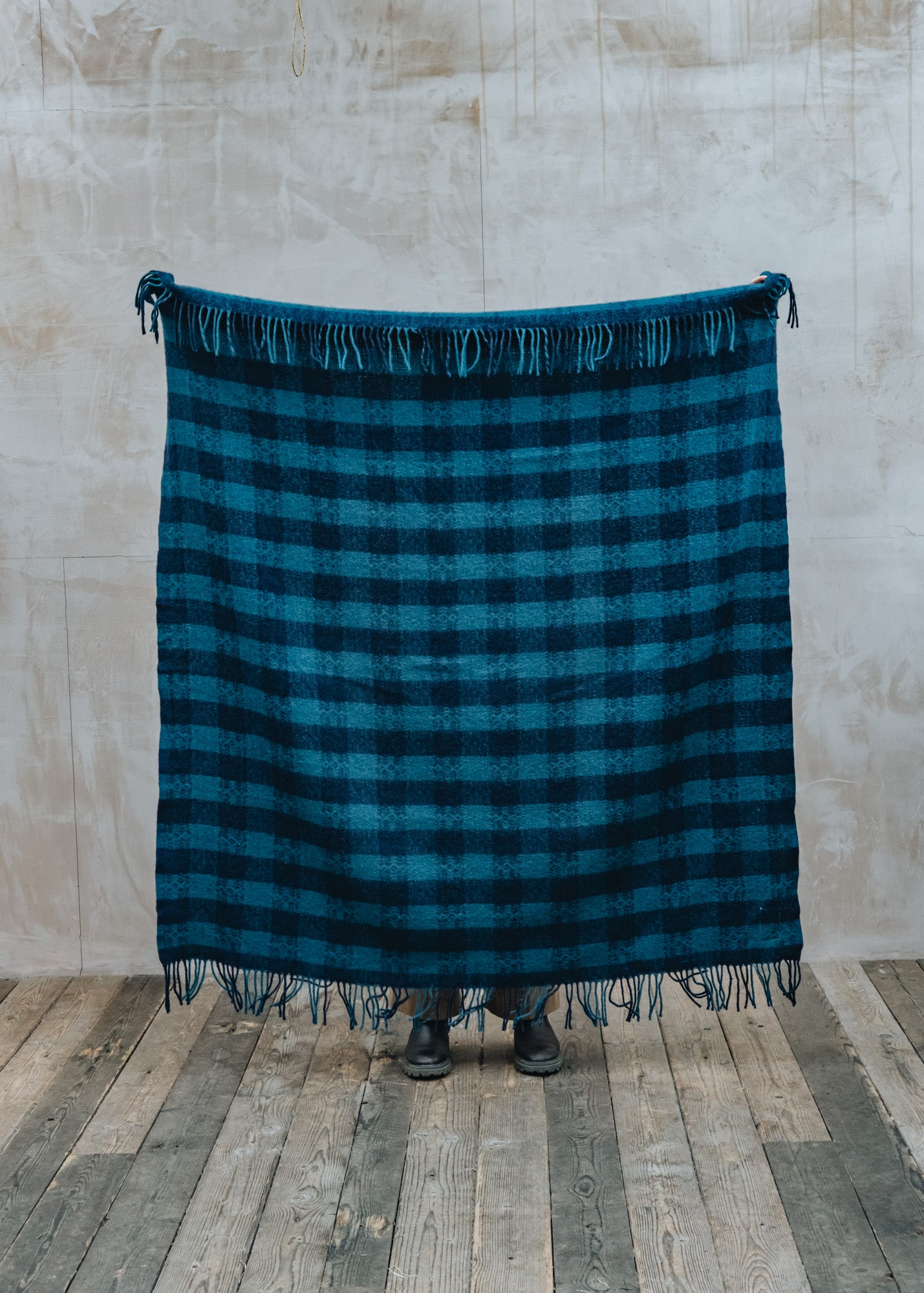 Hutton Check Throw in Navy – Burford Garden Co.