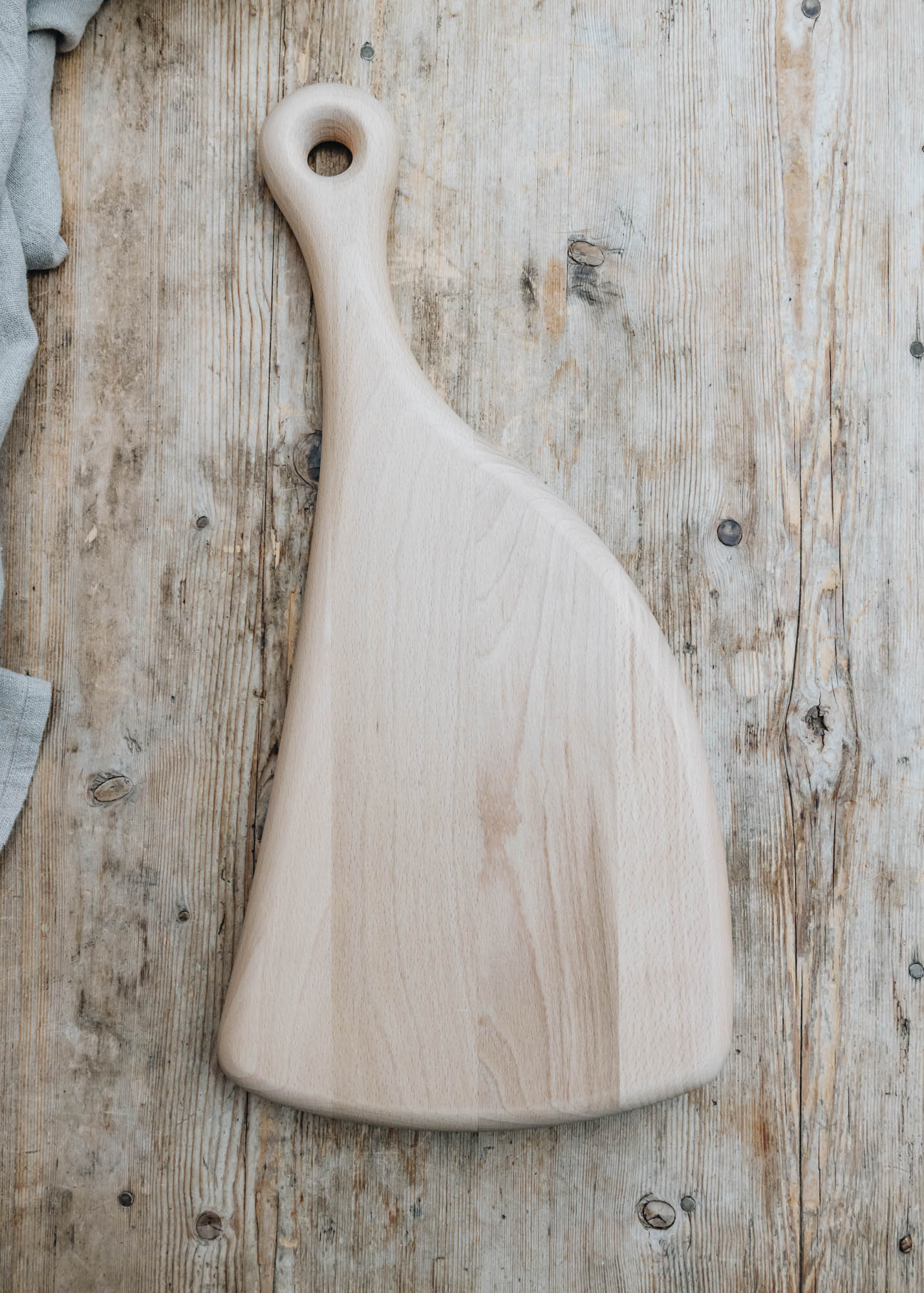 Legonart Natural Beech Prosciutto Curved Cutting Board | Burford Garden Co.