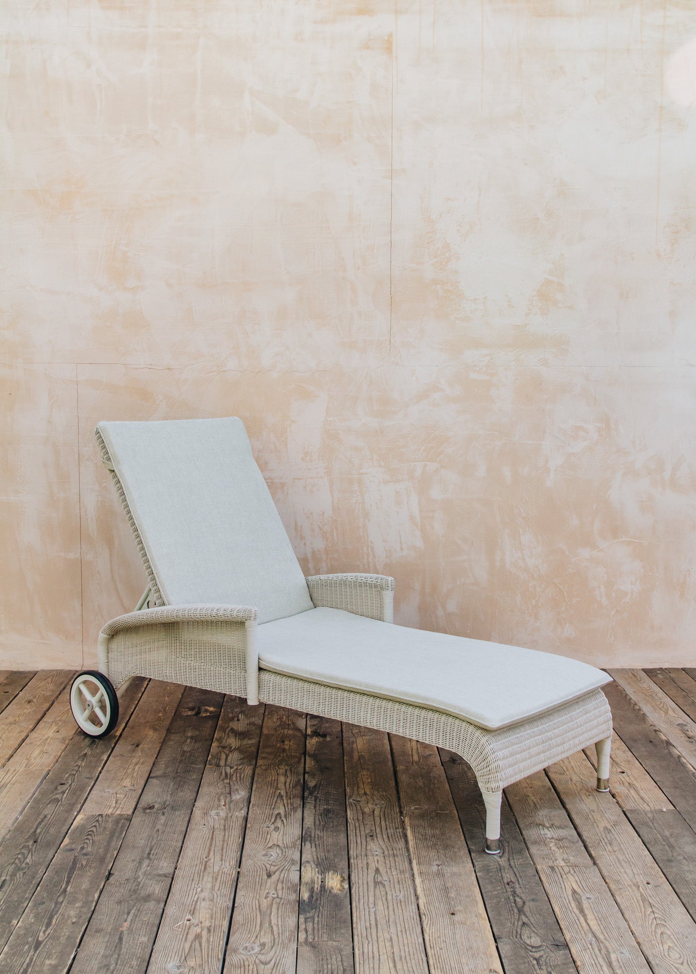 Safi Sun Lounger with Arms and Cushion – Burford Garden Co.