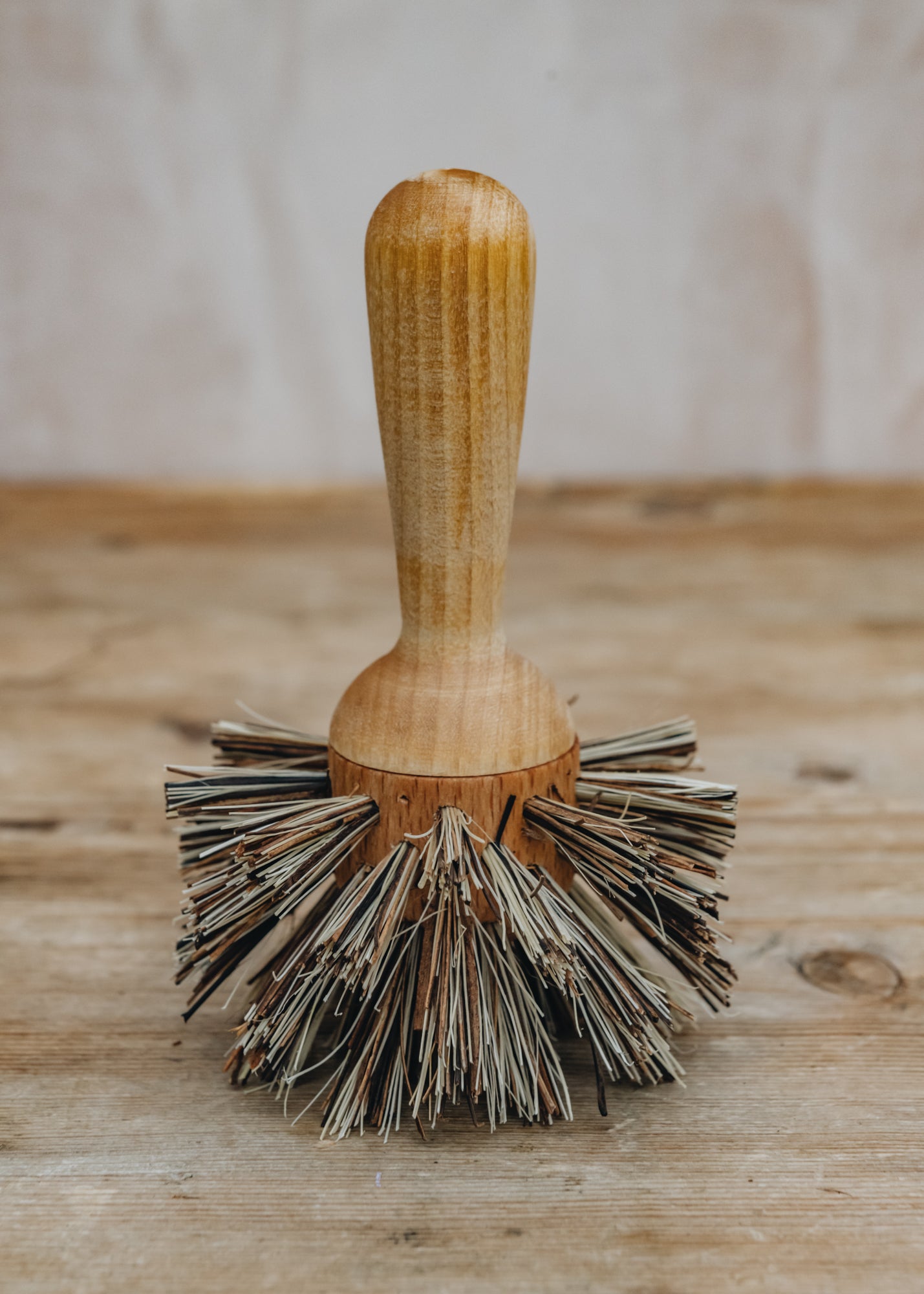 Iris Hantverk Birch Pan Brush | Burford Garden Co.