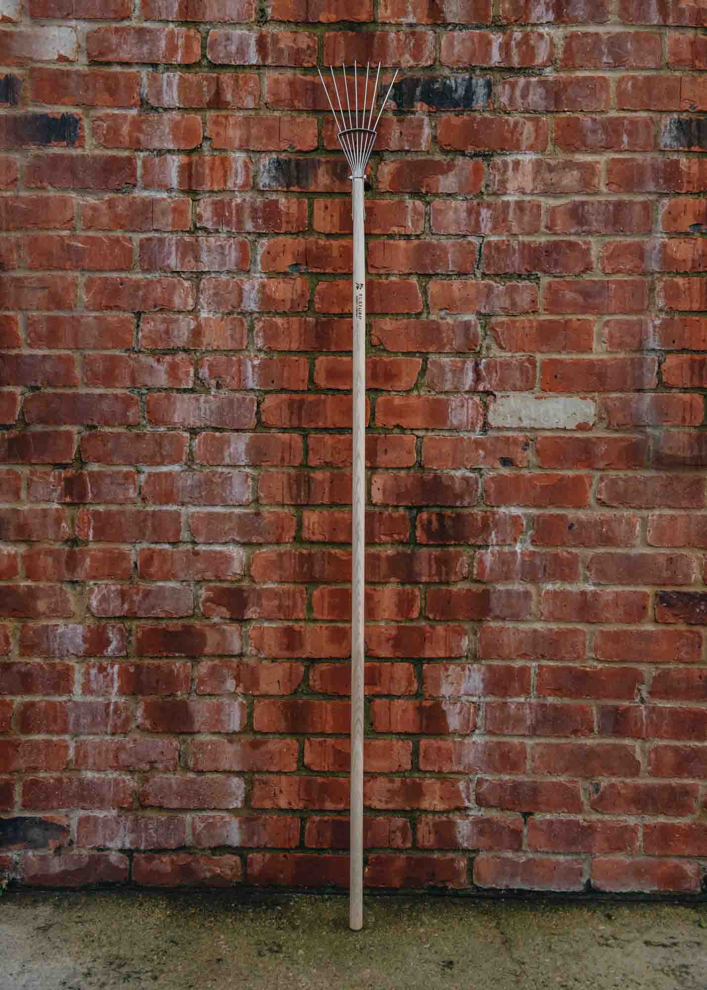 Sneeboer Leaf Rake with Seven Tines | Garden Tools | Burford Garden Co.