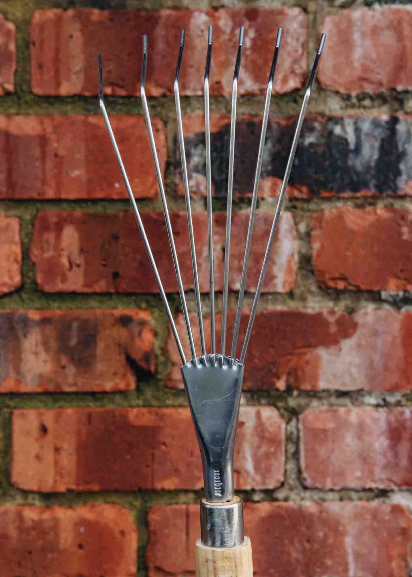 Sneeboer Leaf Rake with Shaped Handle | Garden Tools | Burford Garden Co.