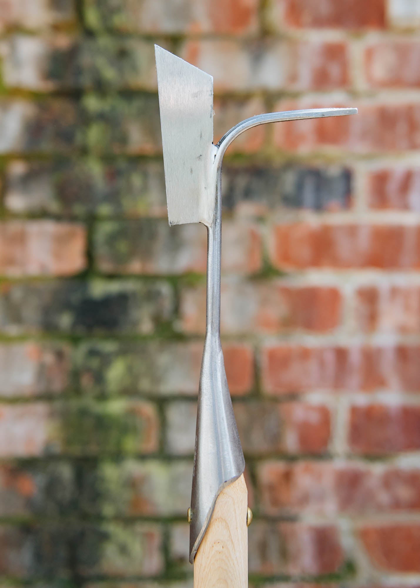 Sneeboer Stone Scratcher with Shaped Handle | Garden Tools | Burford ...